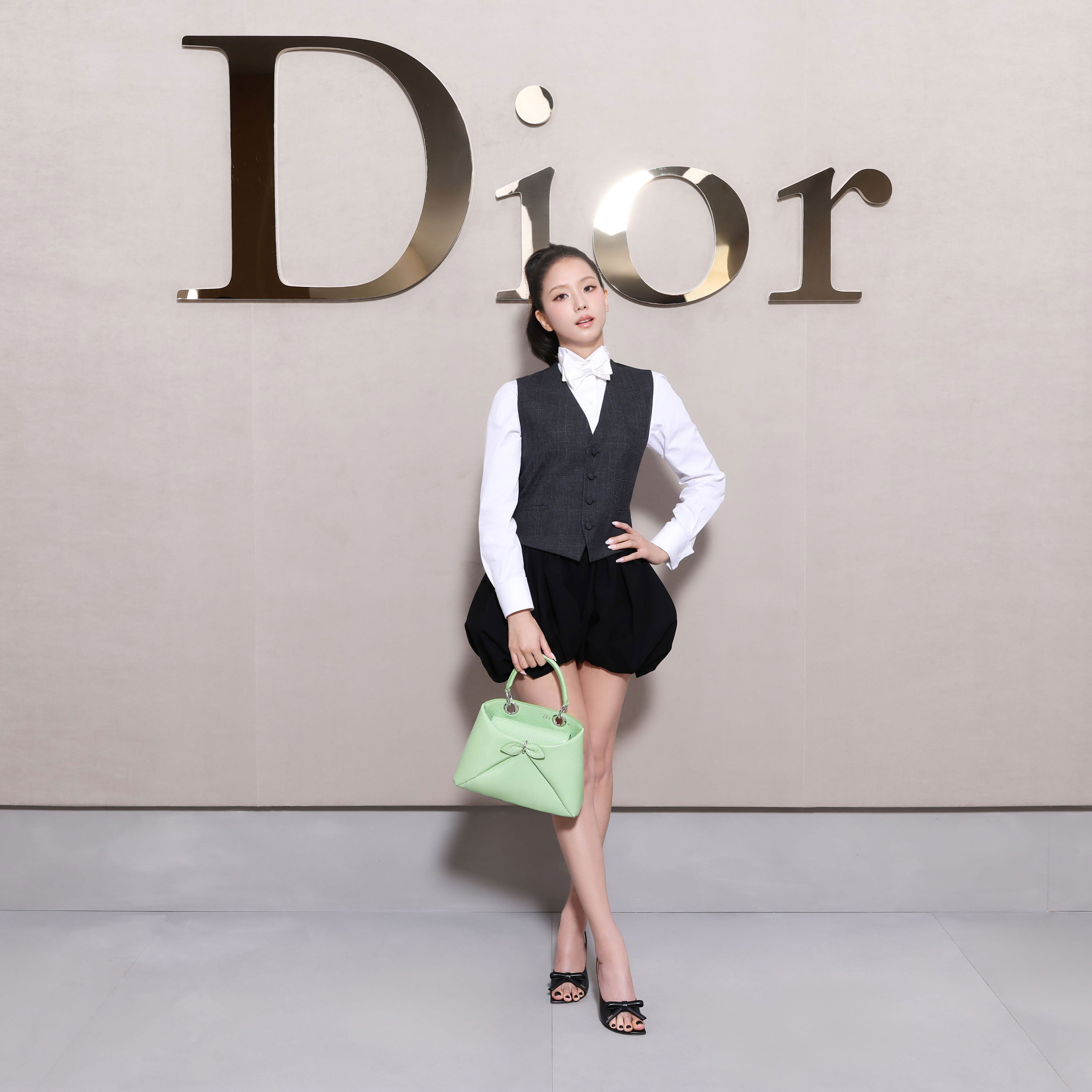 Era Baru Dior! Simak Koleksi Debut Jonathan Anderson dan Gaya Jisoo di ...