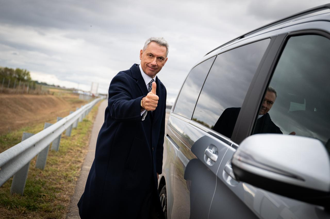 Készre jelentette a Strabag az M30-ast, Lázárék mennek inspektálni