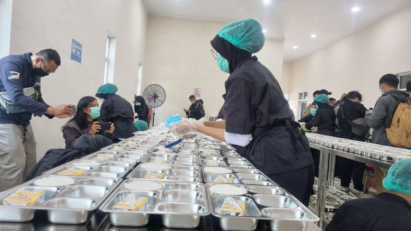 Warga Semarang mengakui manfaat dapur MBG, berharap program tak dihentikan