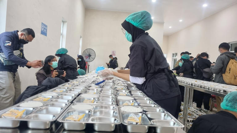 Warga Semarang mengakui manfaat dapur MBG, berharap program tak dihentikan