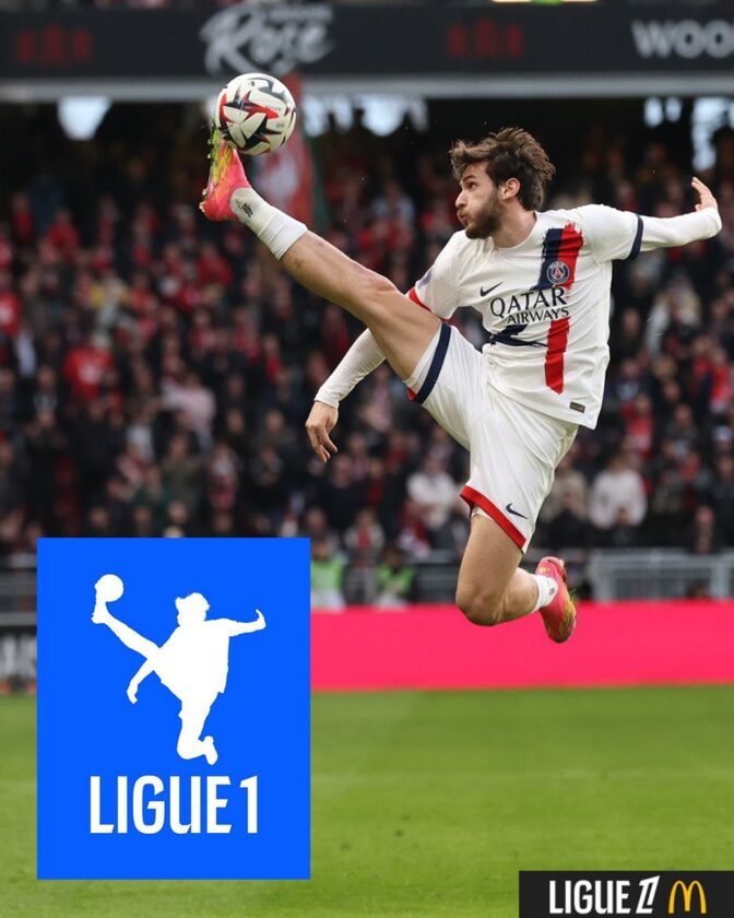 Kvaratskhelia acrobatic control scares PSG