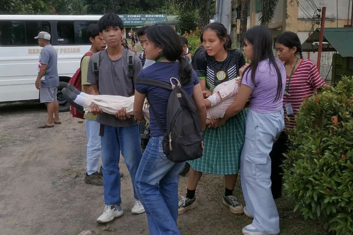 Philippines earthquake latest: Two dead and tsunami warnings lifted ...
