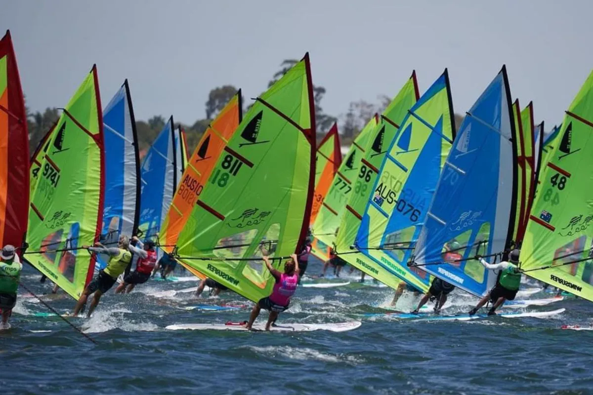 Στην Αρτέμιδα το Παγκόσμιο Πρωτάθλημα Windsurfer 2025 με 160 ...