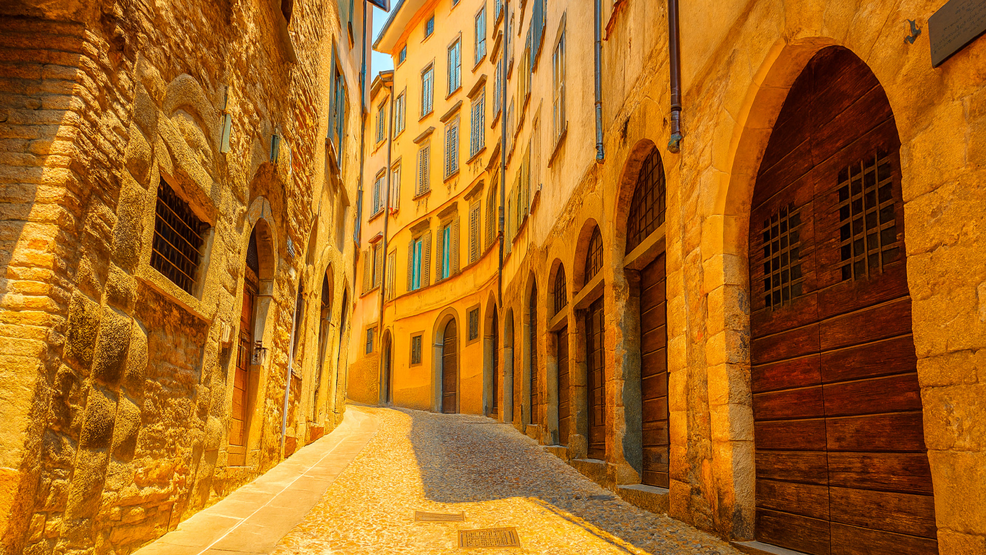 Tour di Bergamo – Passeggiata nella città alta in 4K