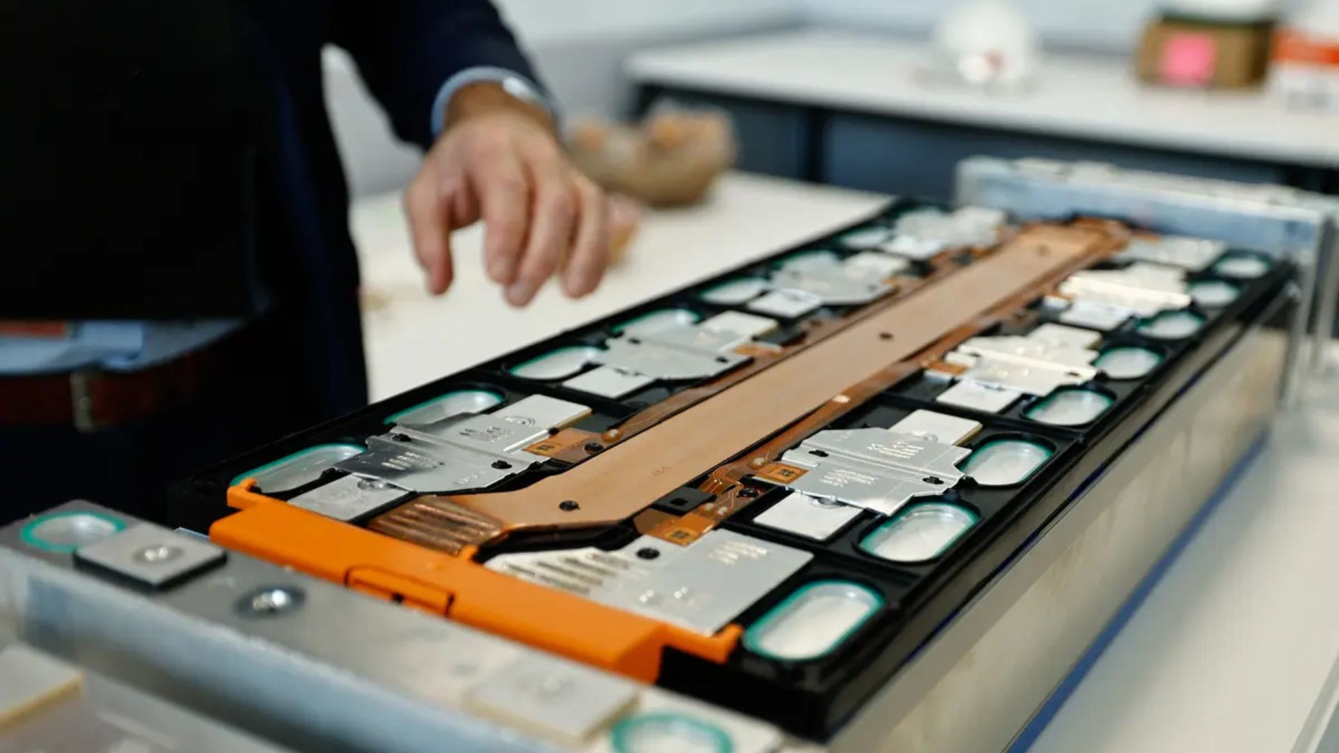 China builds new self-healing battery for EVs and phones with triple ...