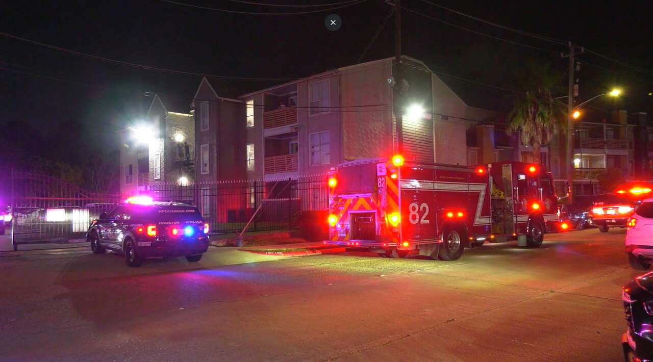 Woman jumps from balcony to escape shooting at Houston area apartment
