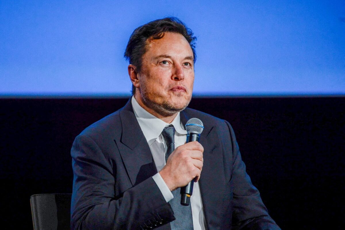 Elon Musk’s Father Claims His Son’s Billion-Dollar Empire Was Built on ...