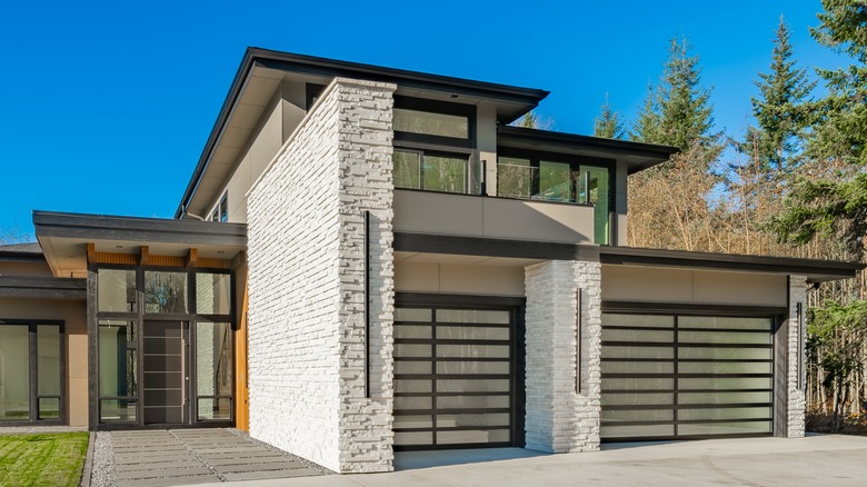 10 Modern Garage Door Ideas To Consider For Your Home