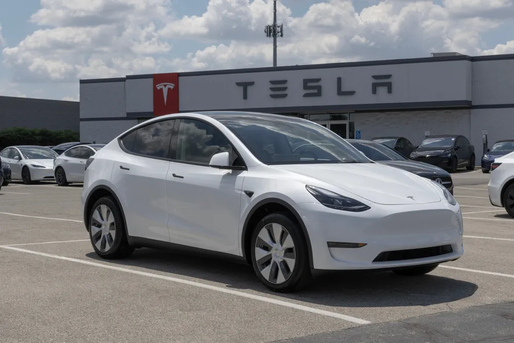 Tesla Model Y Standard : la version française sous les 40 000 euros est ...