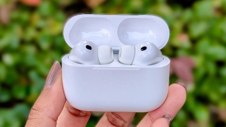 Apple AirPods Pro 3 vs. Samsung Galaxy Buds 3 Pro: I tried both models ...