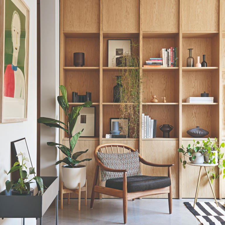 The 3-5-7 styling trick designers use to make their shelves and coffee ...