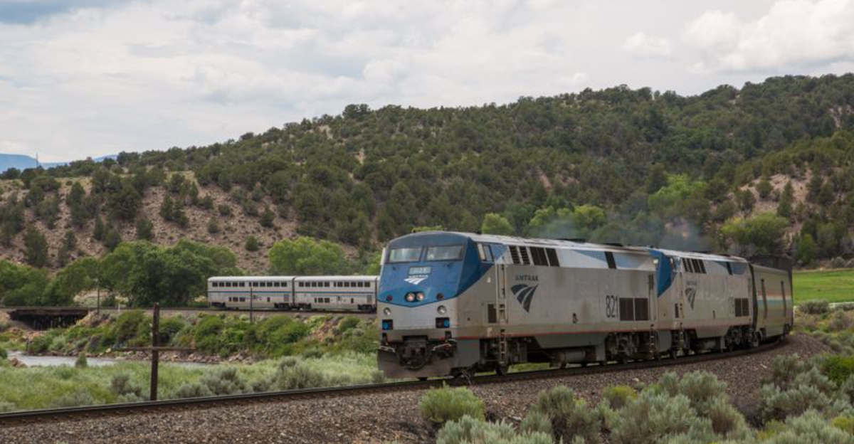 Train Routes in America Most Travelers Ignore (With Views That Rival ...