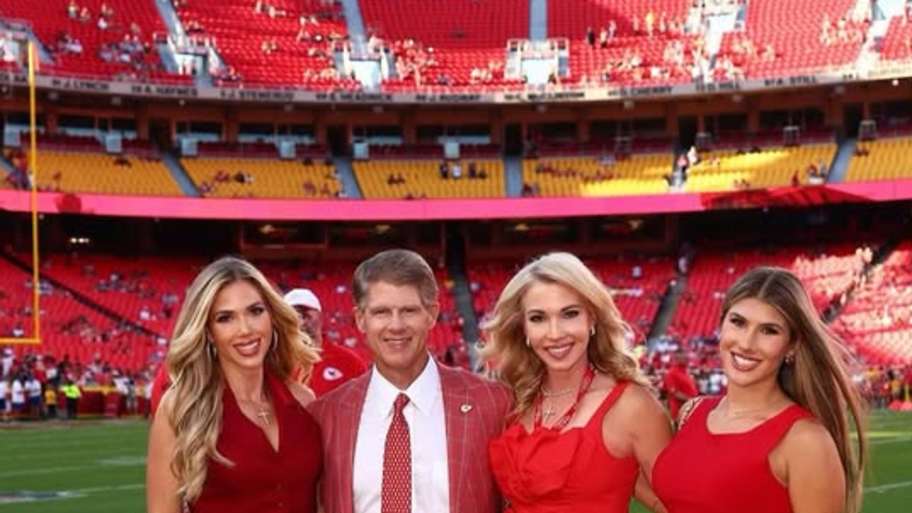 Grace Hunt upstaged by Chiefs heiress sister Ava in rare photo for ...