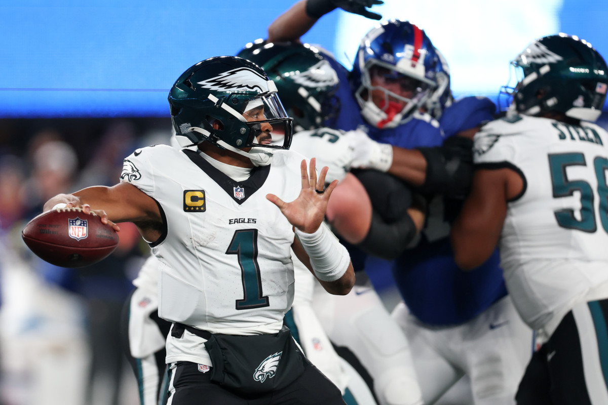 Eagles Exploring Signing Former All-American Linebacker as Injuries Pile Up