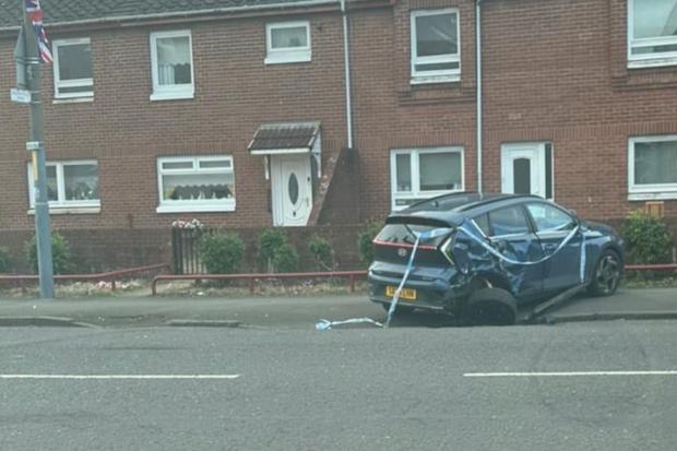 Police hunting driver after van hit bridge leaving Glasgow train ...