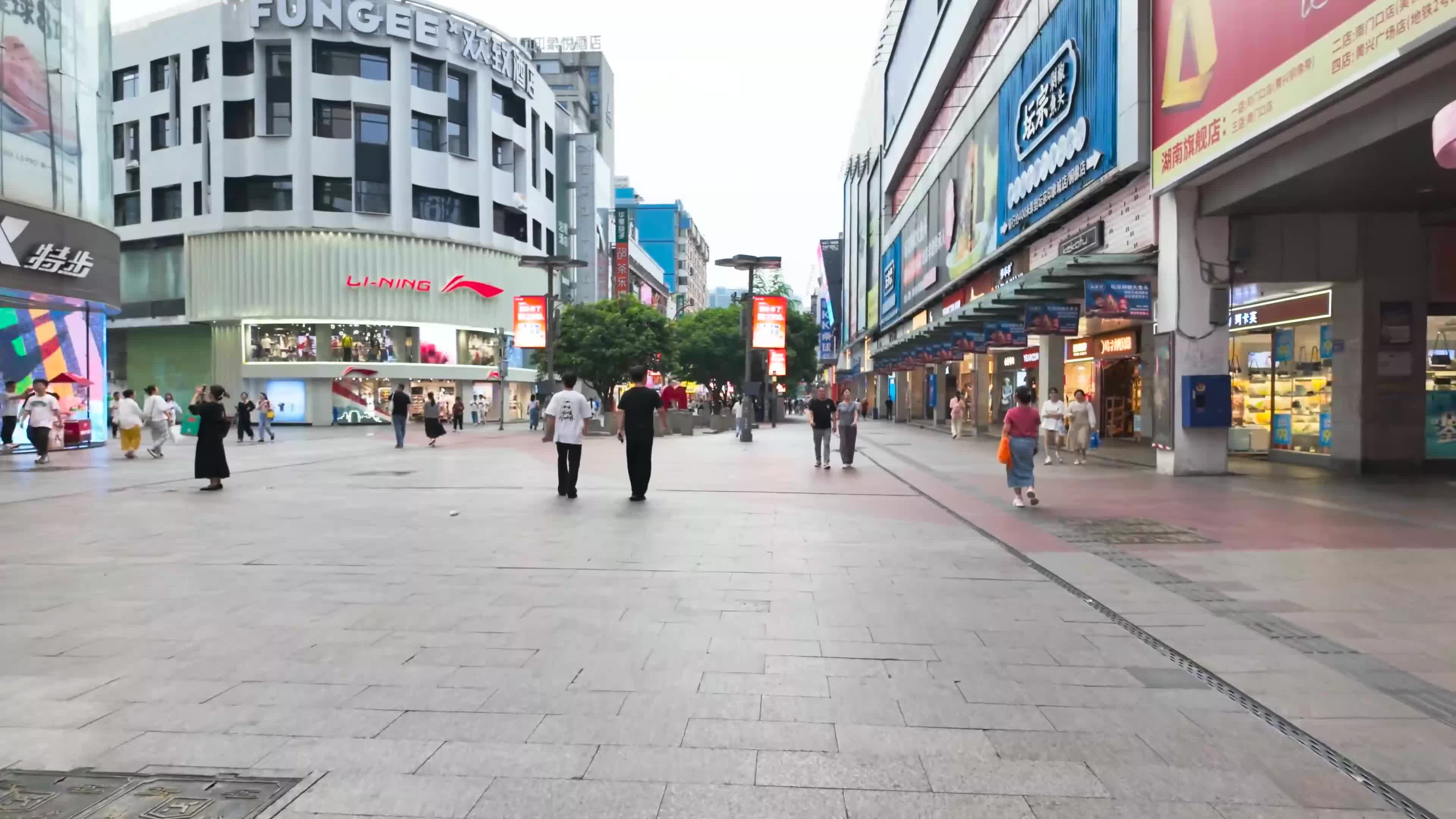 Downtown Changsha Walking Tour – China 4K