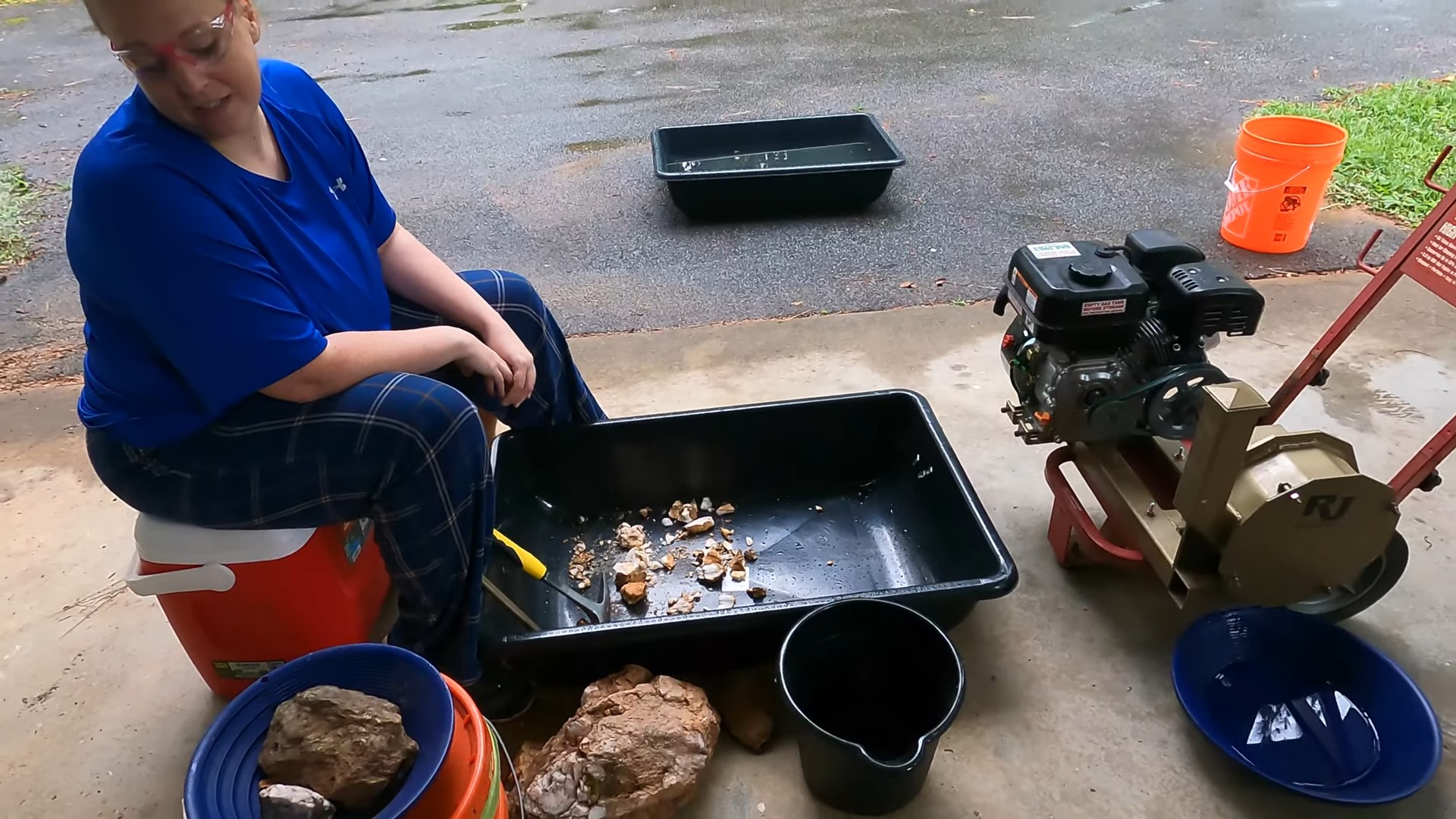 How we found gold hidden inside rocks with metal detectors