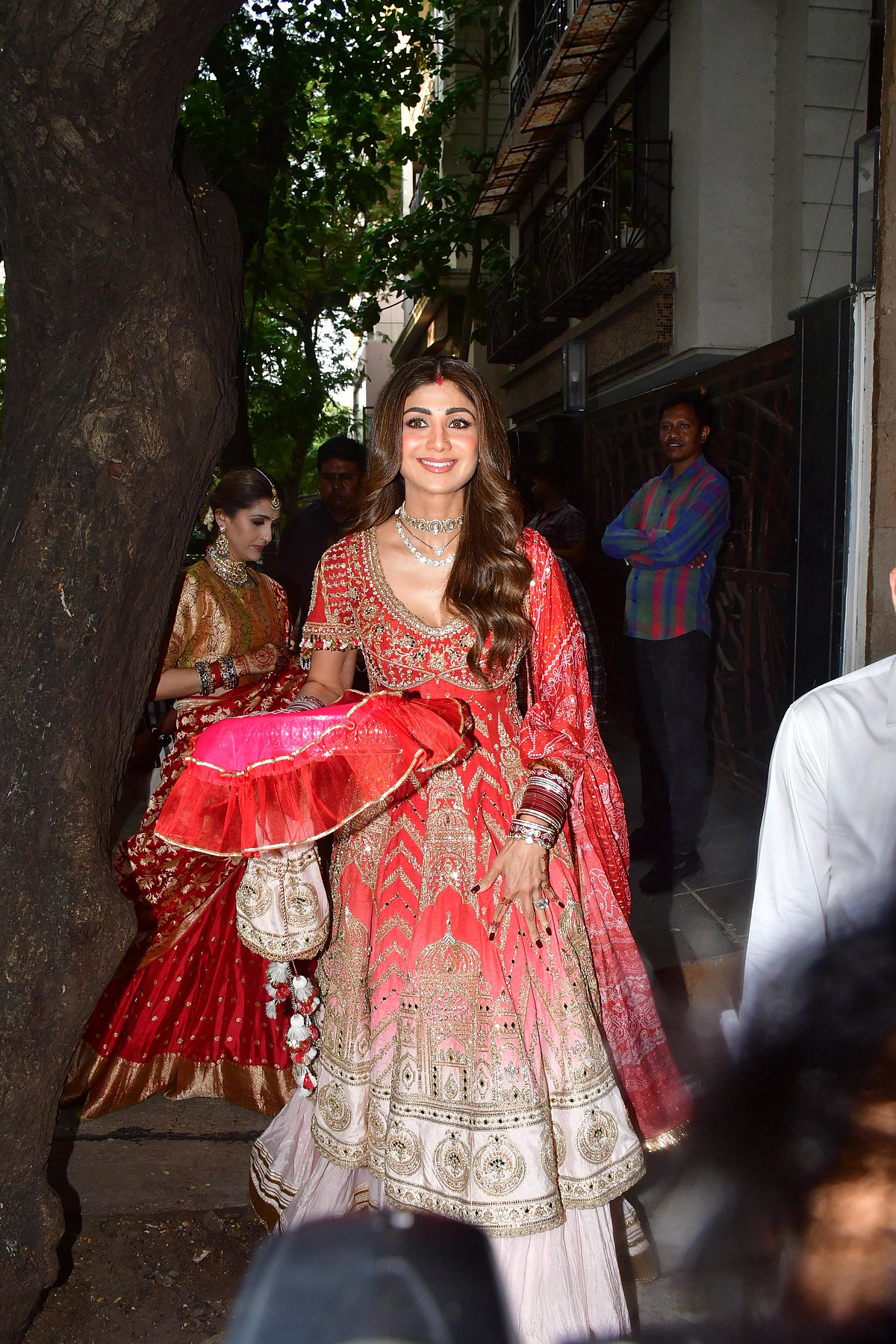 Shilpa Shetty, Raveena Tandon, Mira Kapoor & Geeta Basra Dazzle At ...