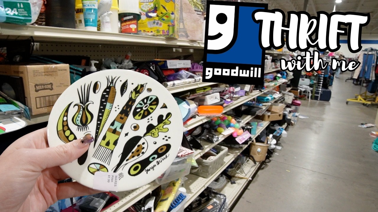 Thrift with Me at the Biggest Goodwill | Crazy Lamp Lady