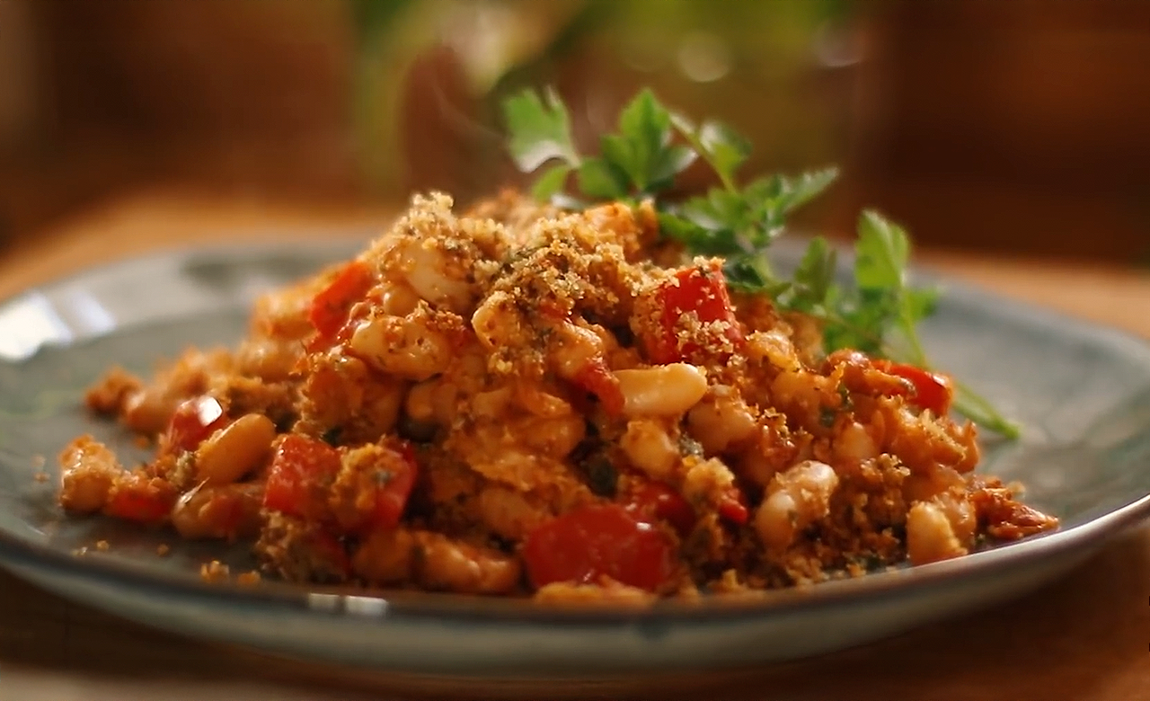 Mediterranean Baked Beans a Healthy Vegetarian Meal