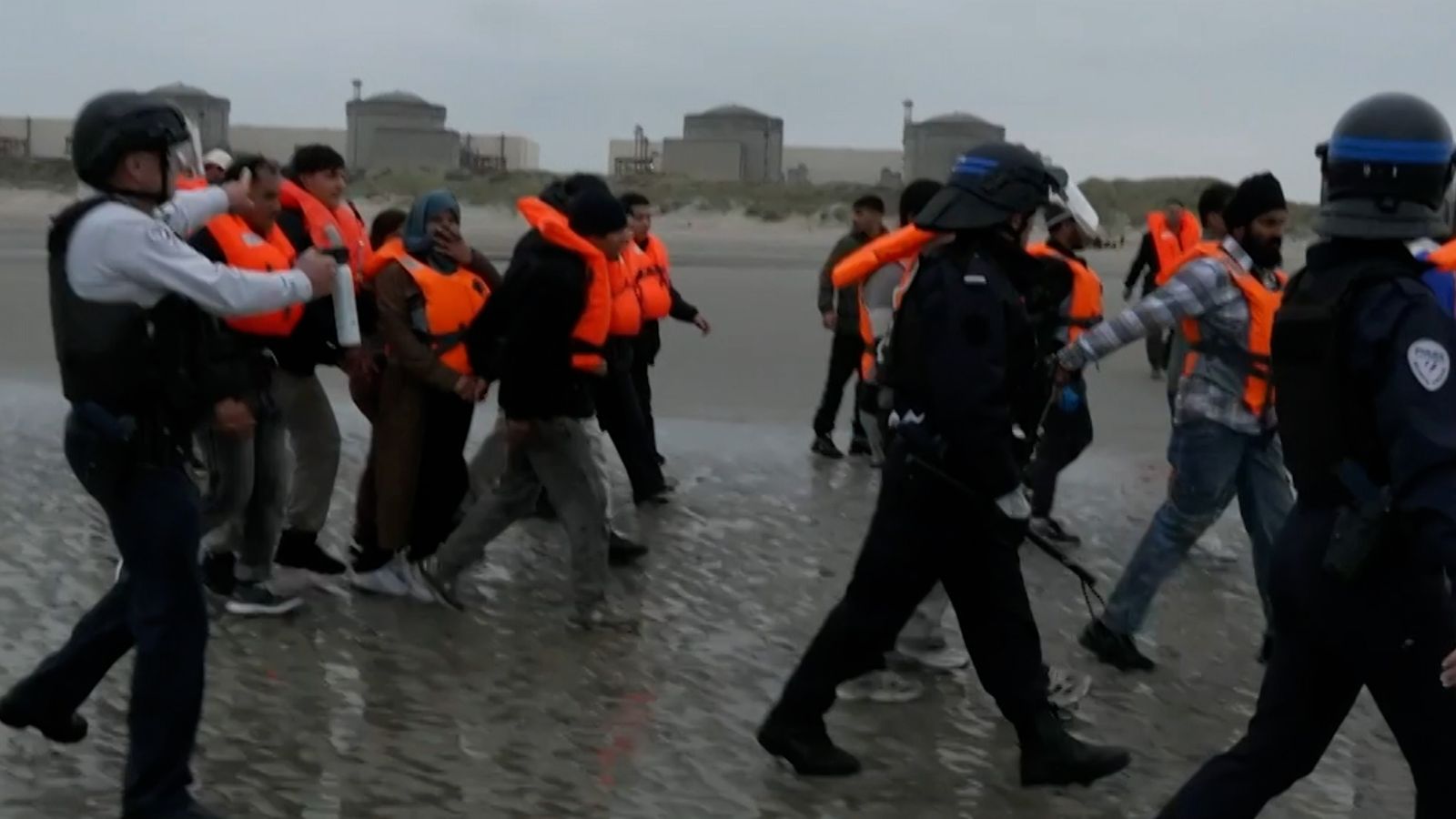 French police use pepper spray on migrants