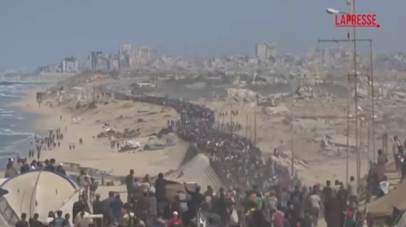 Gaza, una marea umana si muove verso nord: i civili palestinesi tornano ...