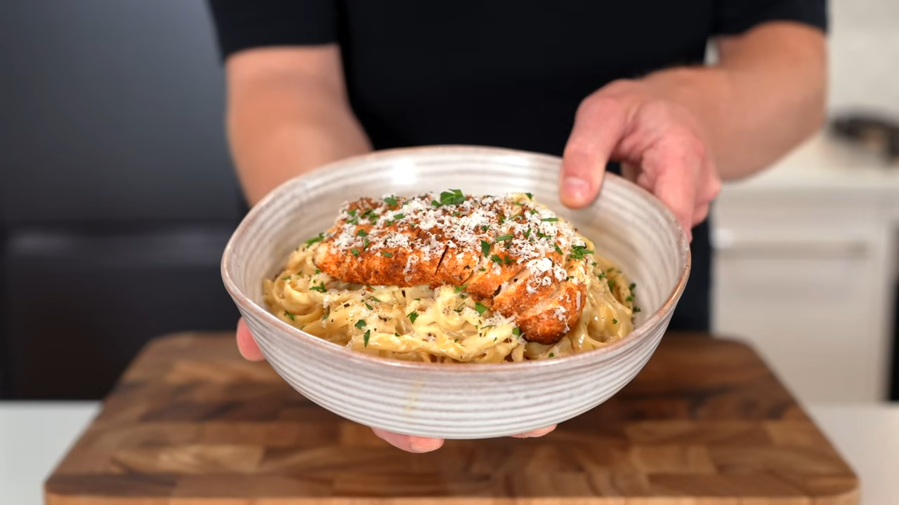How to Make Chicken Alfredo Pasta in 25 Minutes