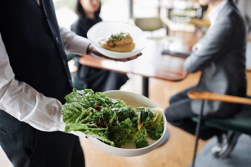 17 Table Manners People Hardly Follow Anymore