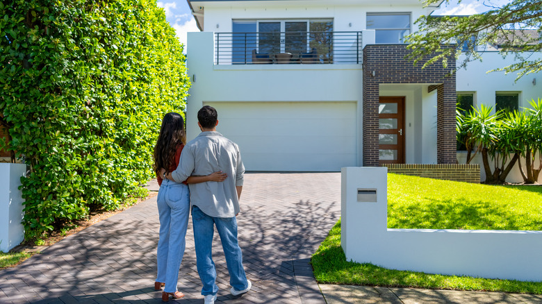 10 Modern Garage Door Ideas To Consider For Your Home