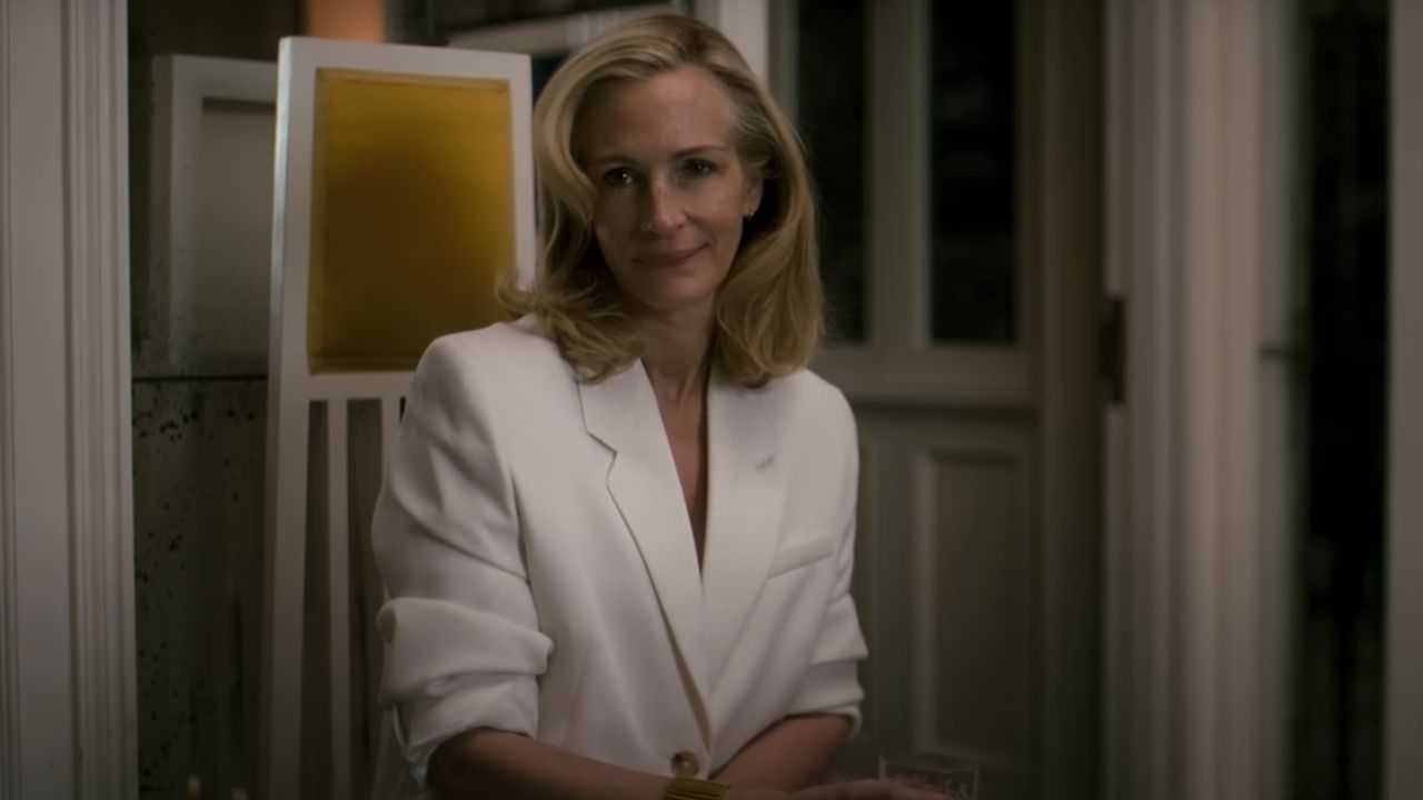 Julia Roberts wore a wild red necklace to the Golden Globes, and I can ...