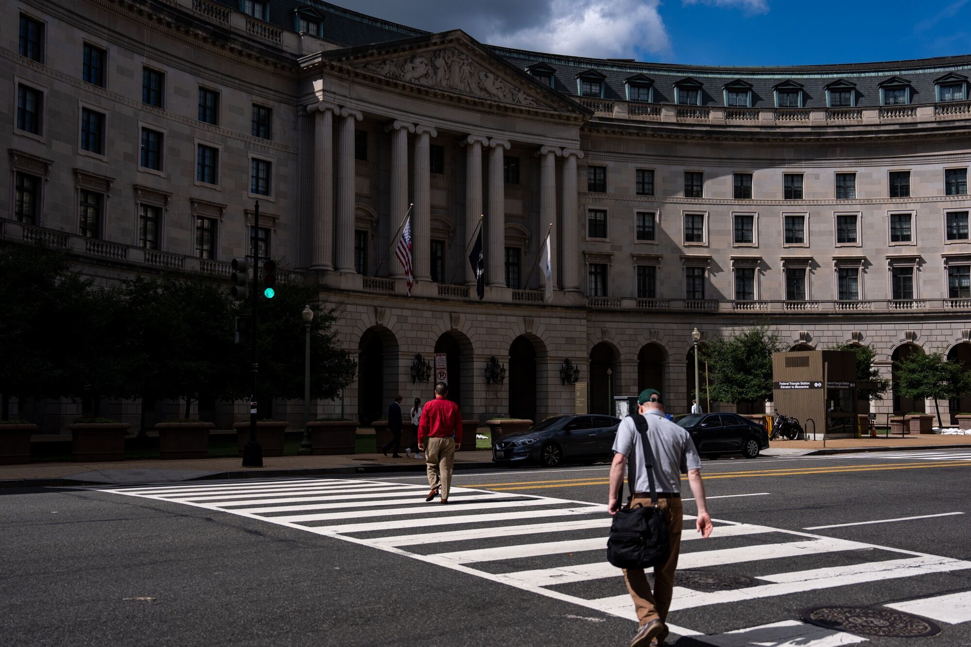 Trump Fires Federal Workers, Escalating US Shutdown Fight