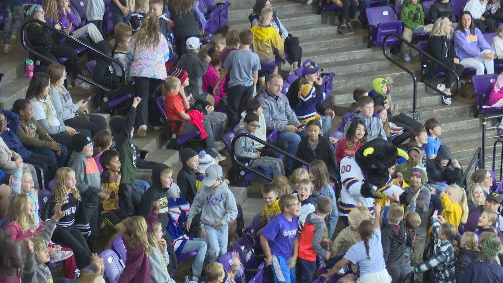 Mankato elementary students fill arena to support Mavericks