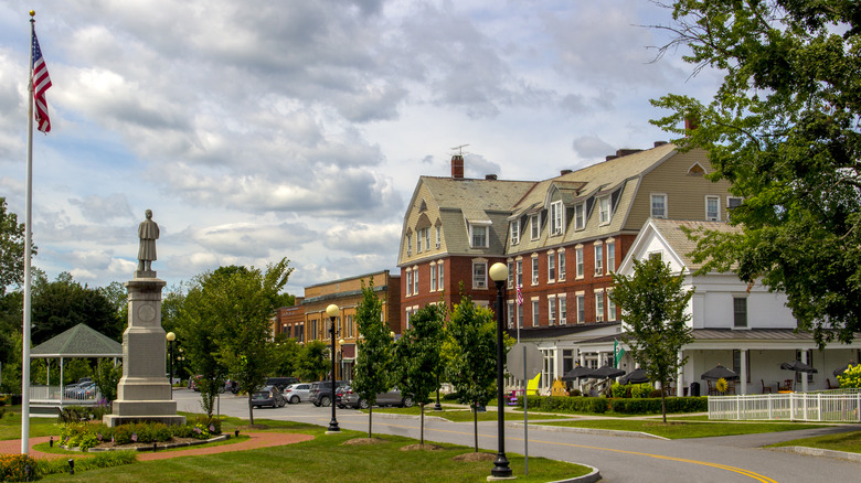One Of New England's Best Retirement Towns Is An Artsy Gem With Gallery ...