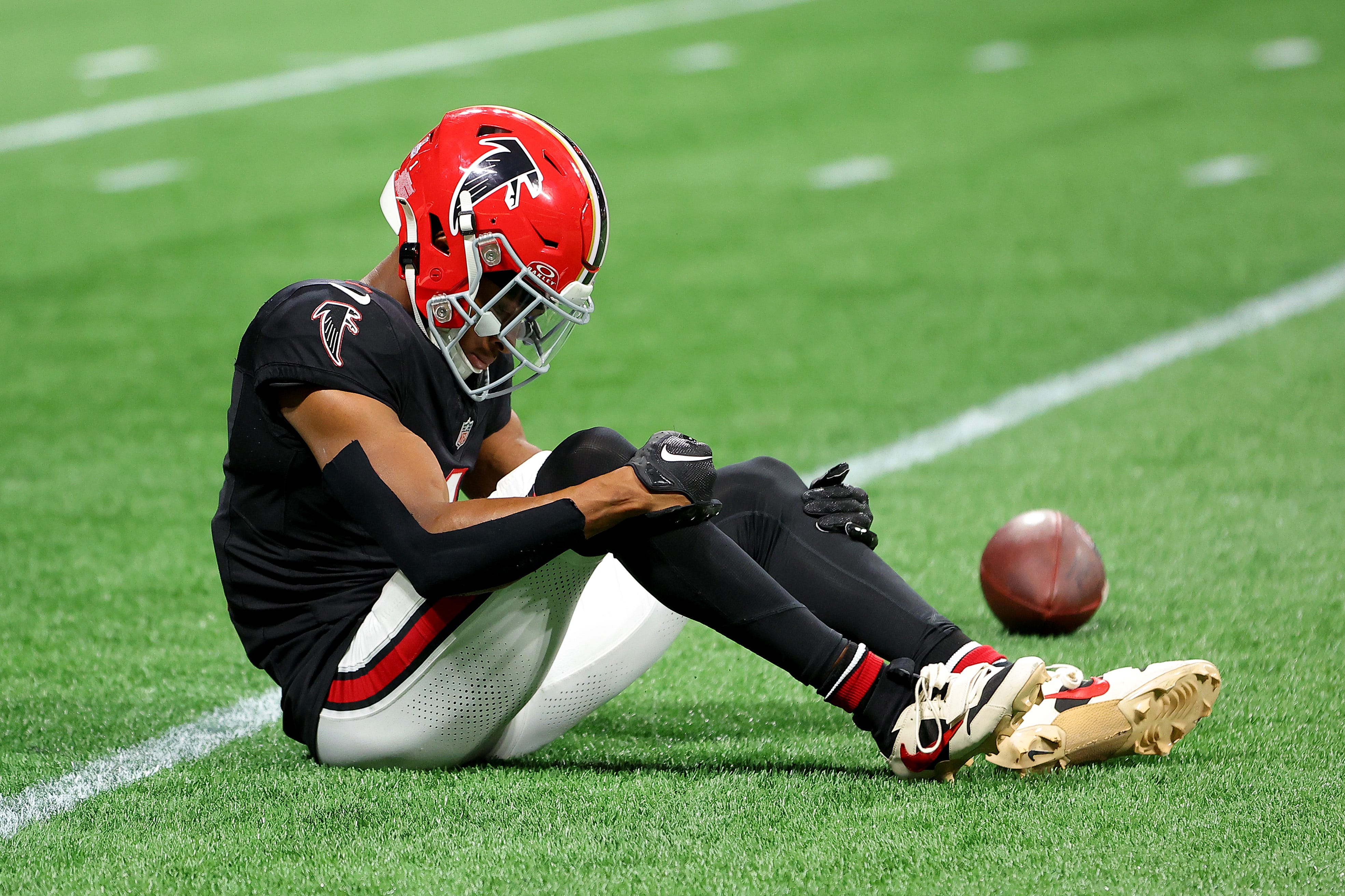 Falcons vs. Bills injury report: Latest on Darnell Mooney, Xavier Watts