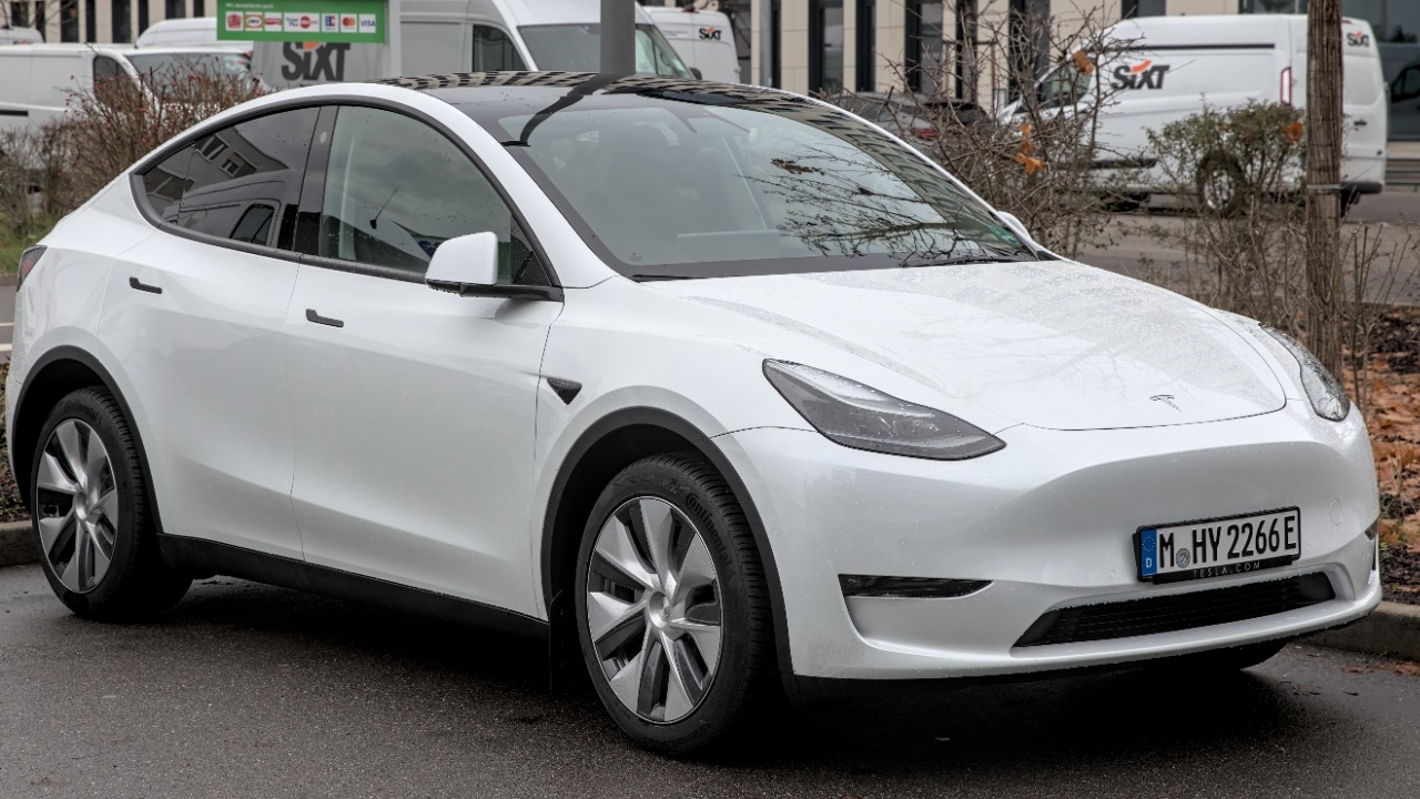 Tesla launches new ‘standard’ Model 3 and Model Y trims