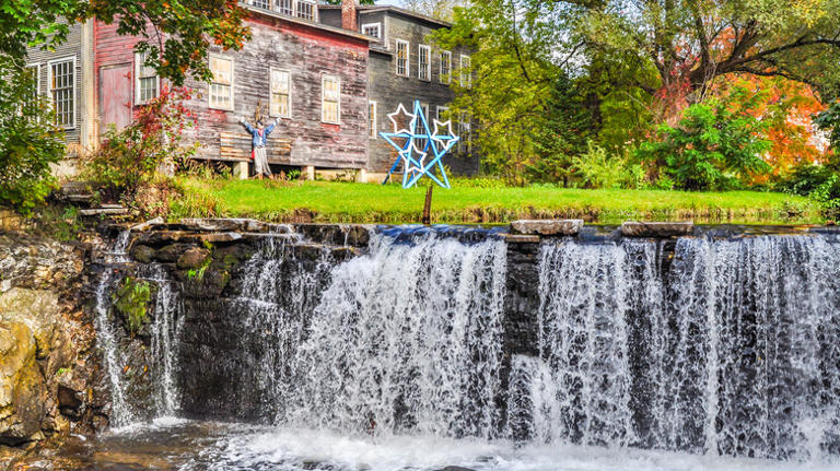 One Of New England's Best Retirement Towns Is An Artsy Gem With Gallery ...