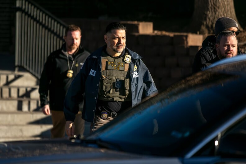 White House claims "more than 1,000%" rise in assaults on ICE agents ...