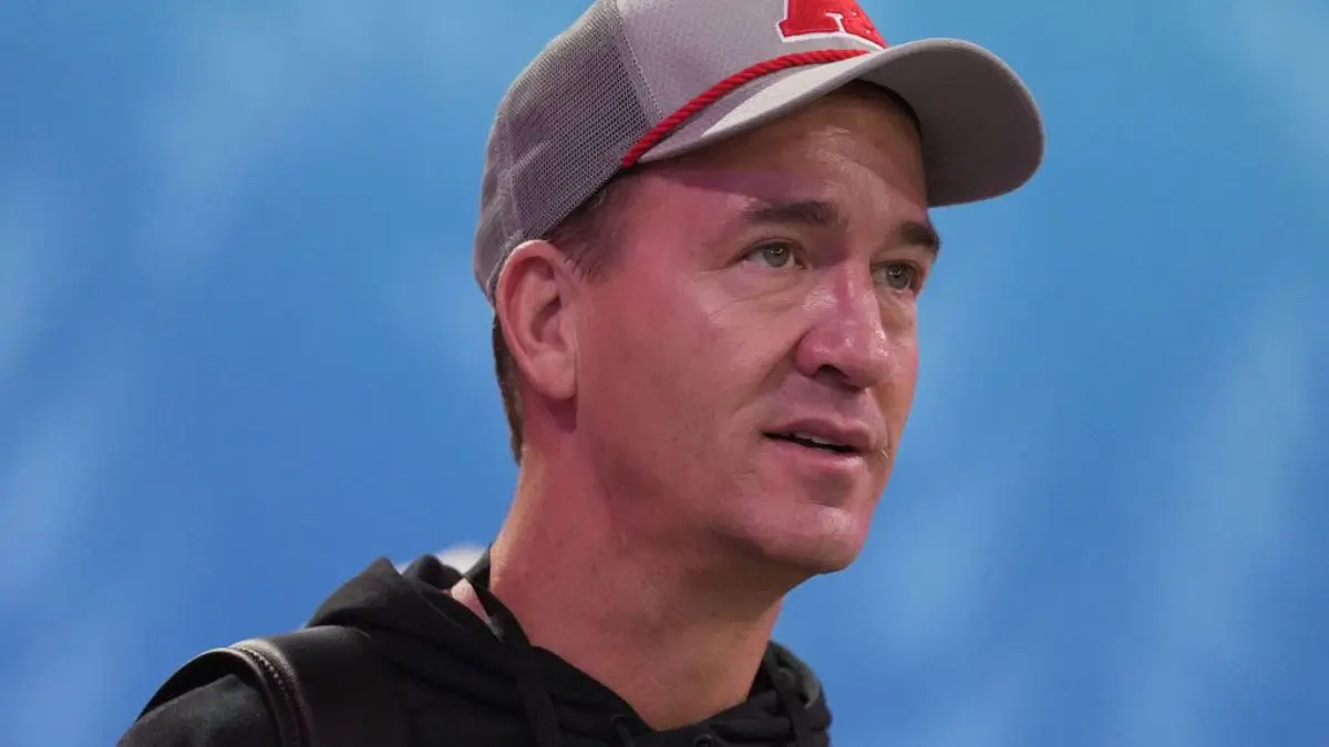 ‘Speaking of Coconut Oil’: Peyton Manning Left Shook as Bikini Party ...