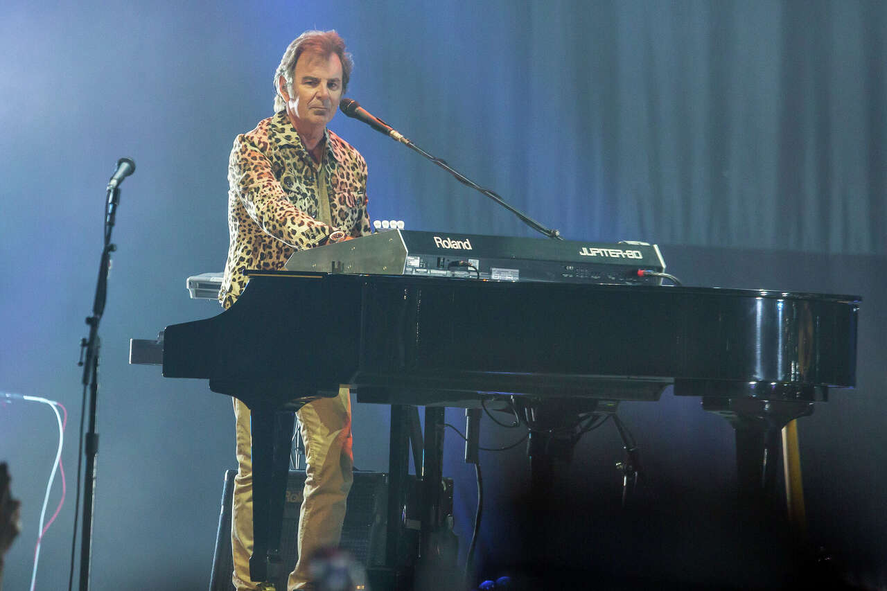 Journey keyboardist insists he is still in the band despite reports of ...