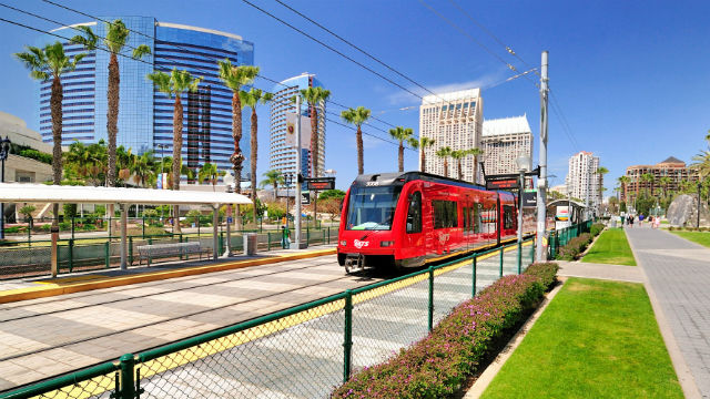 Holiday Bowl attendees urged to use Green Line trolley to avoid crowds