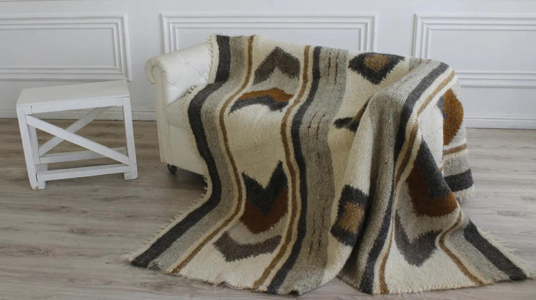 The Bedroom Essential You Can Thrift That Makes Perfect Warm & Cozy ...