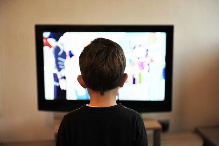 Screen time linked to lower academic achievement among elementary ...