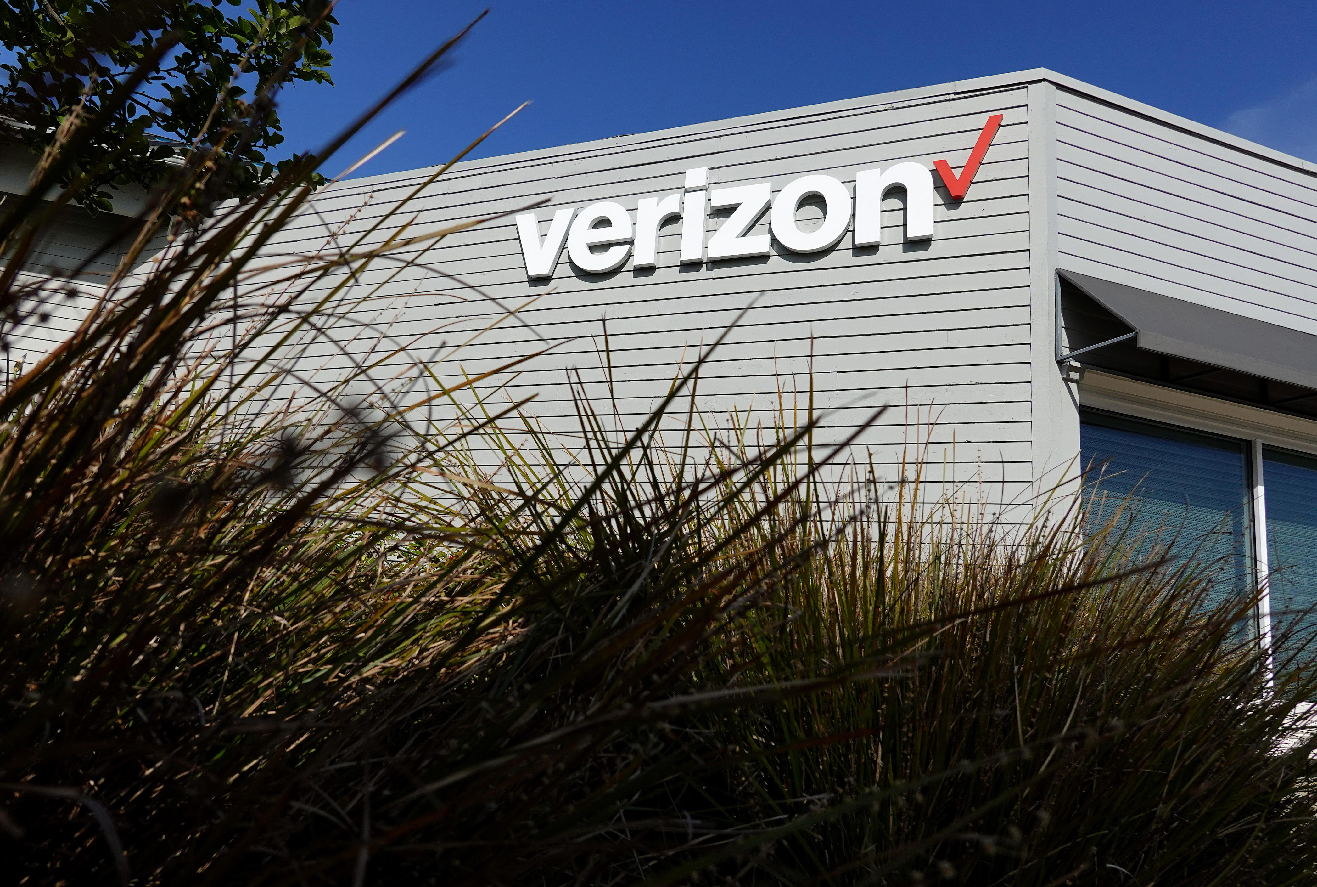 Is Verizon down? Outage reported by thousands of users