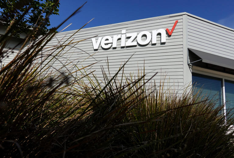 Is Verizon down? Outage reported by thousands of users