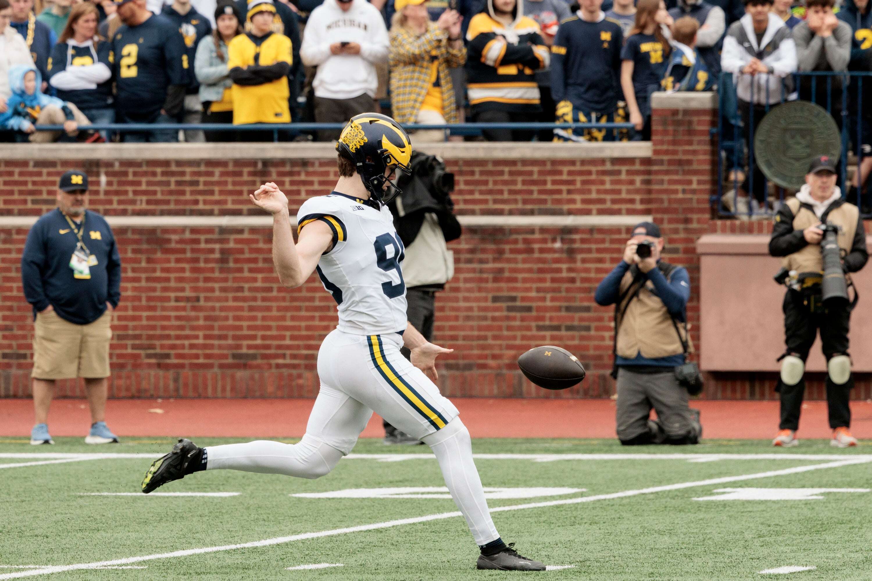 Michigan depth chart: O-line starters, keys to victory vs. USC
