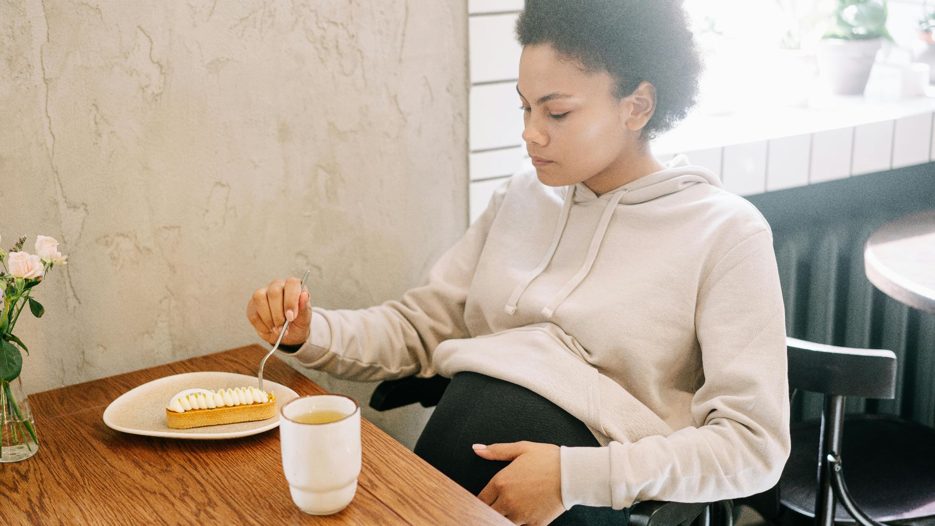 10 Foods That Make Morning Sickness Worse & 10 That Help Fight Nausea