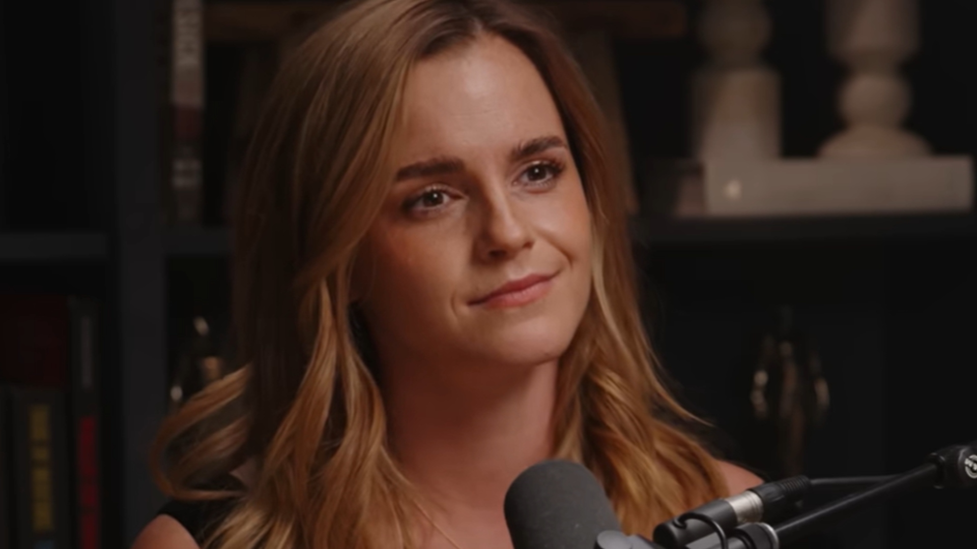 "Ela parece uma adolescente": Emma Watson impressiona a todos na Semana de Moda