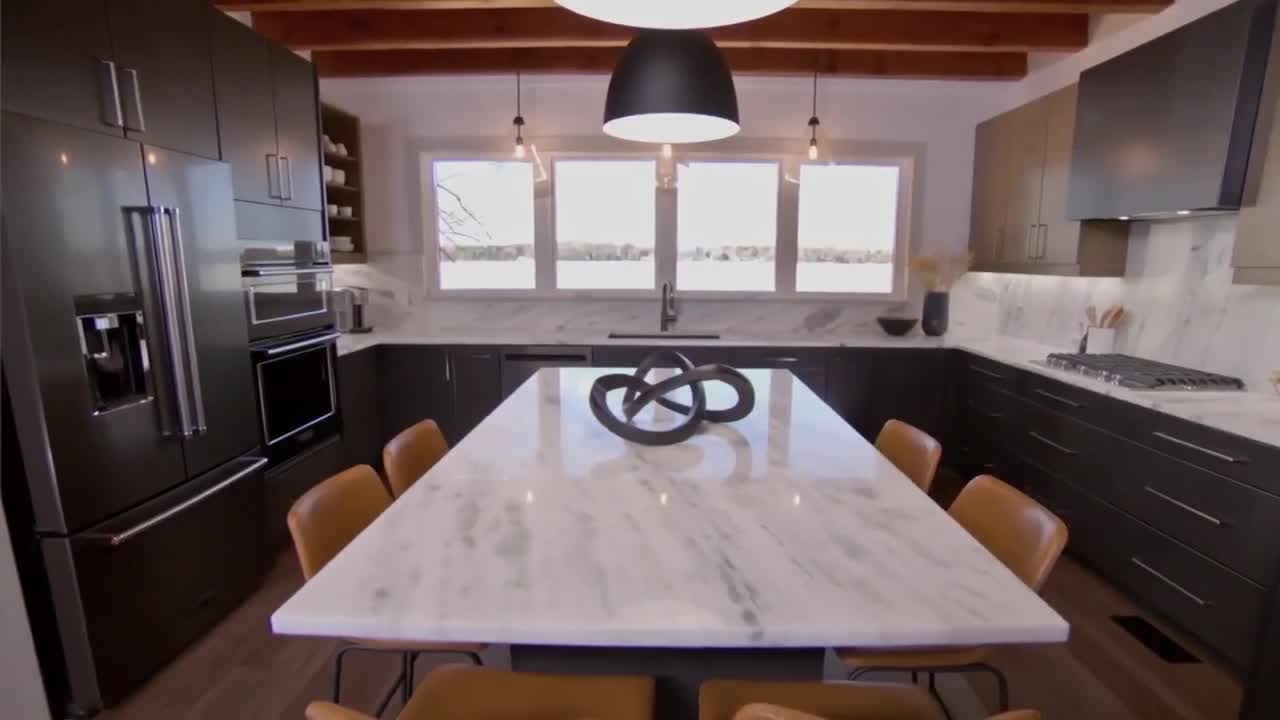 The Untold Truth Of HGTV's Vacation House Rules