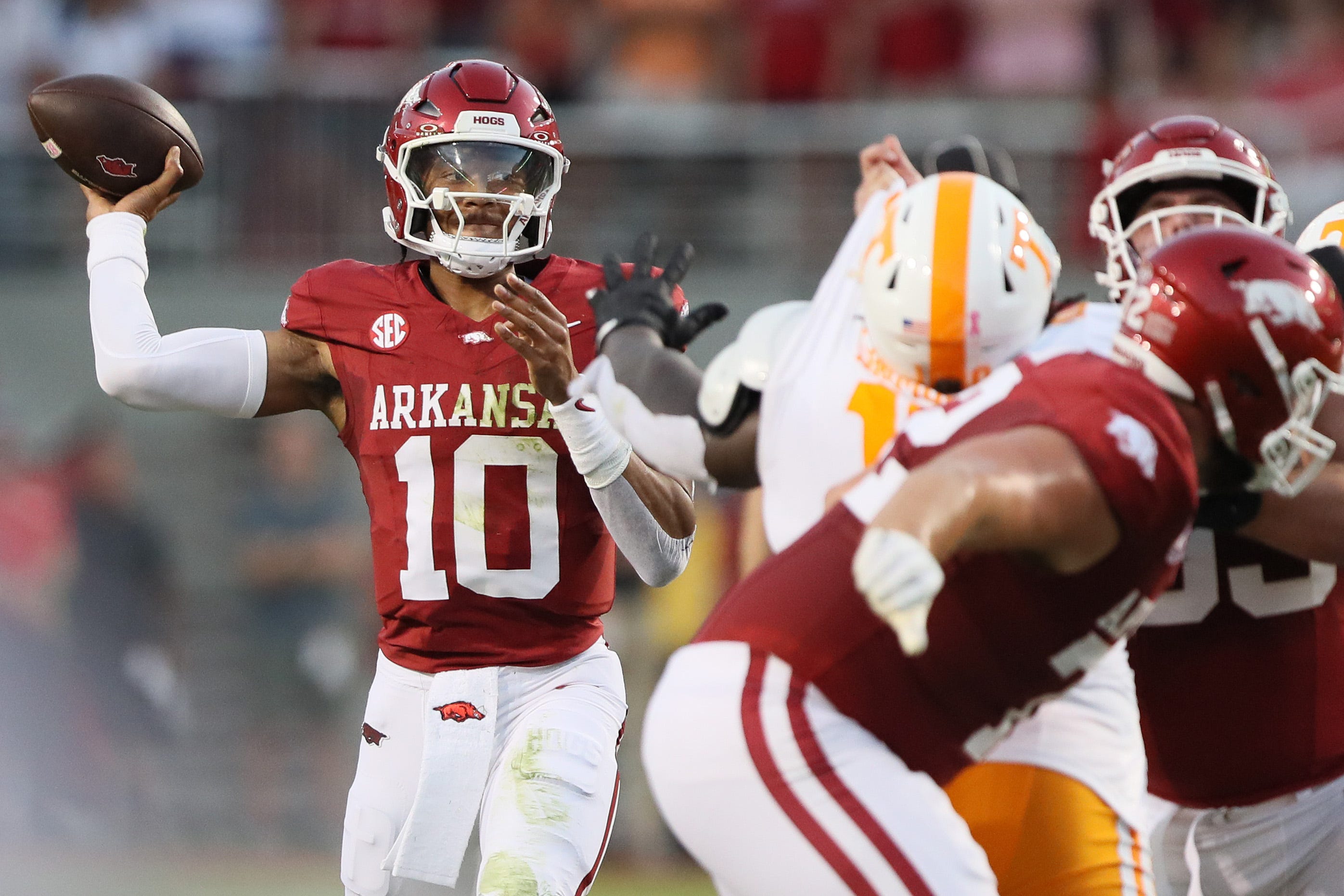 Tennessee-Arkansas football score predictions