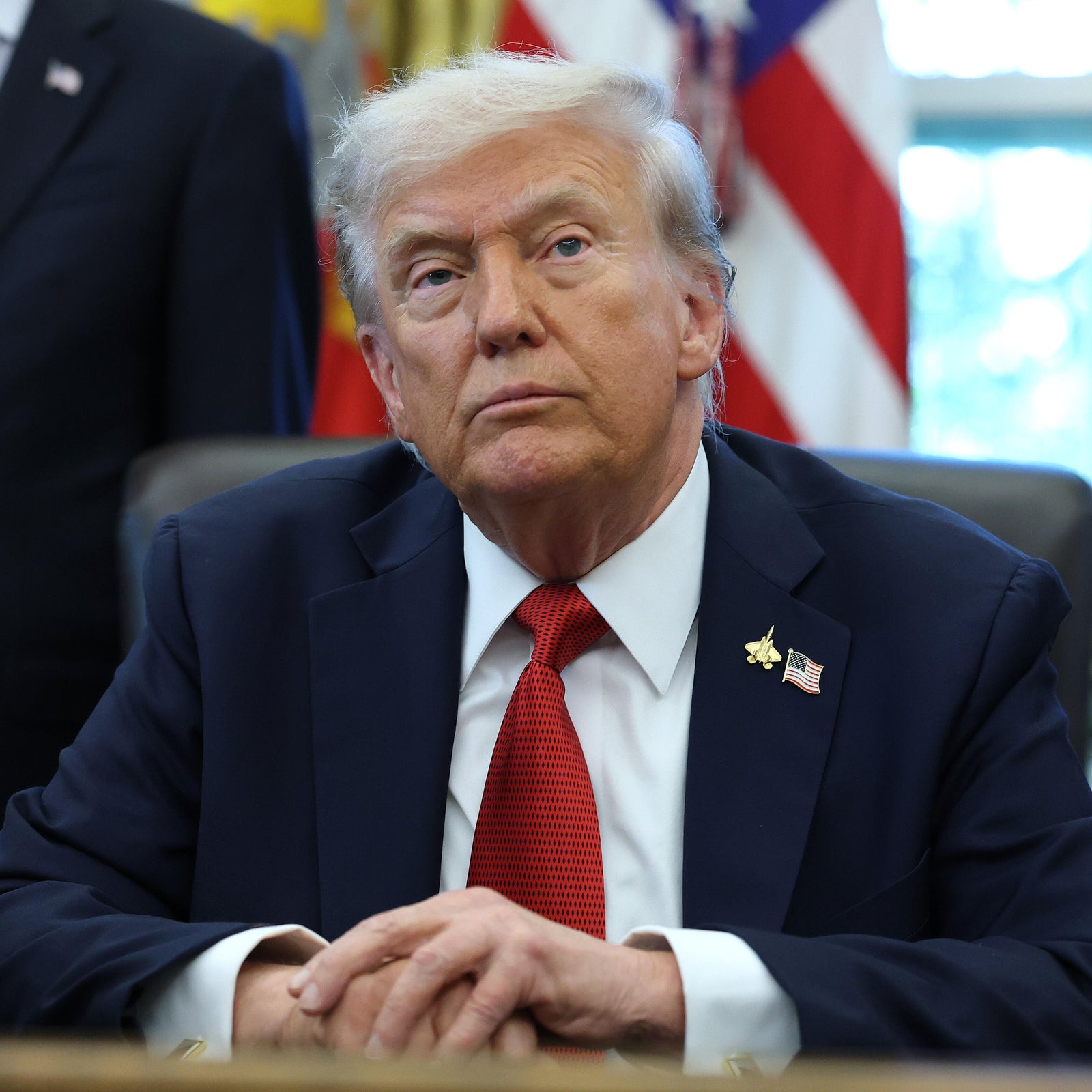 Trump signs proclamation imposing tariffs on truck and bus imports
